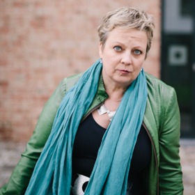 »WORTALL oder Die Farben der Mandelkrähe«: Szenische Lesung in ...